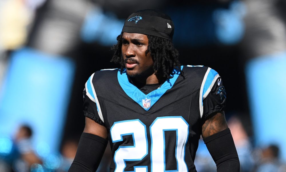 Giants sign free agent defensive end David Long! - Jurnal Time